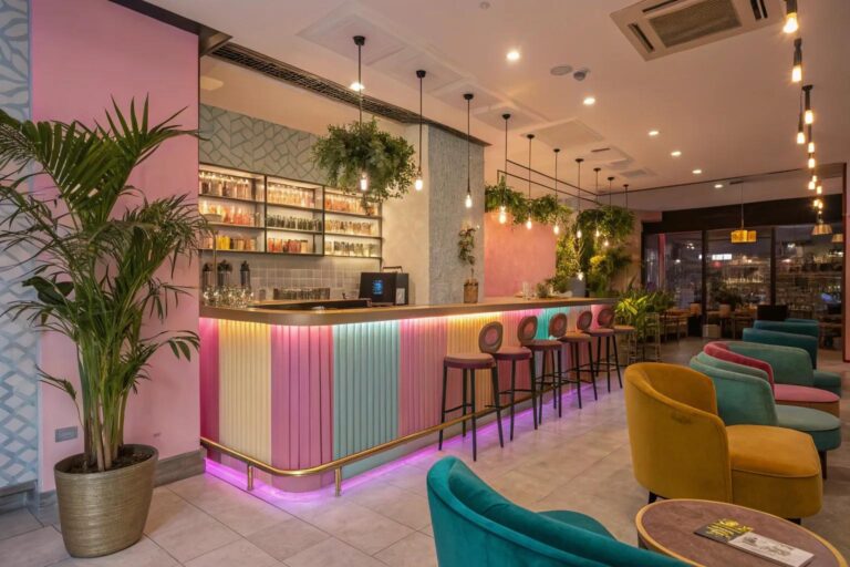 24+ Vibrant Small Bar Ideas for Stylish Salons