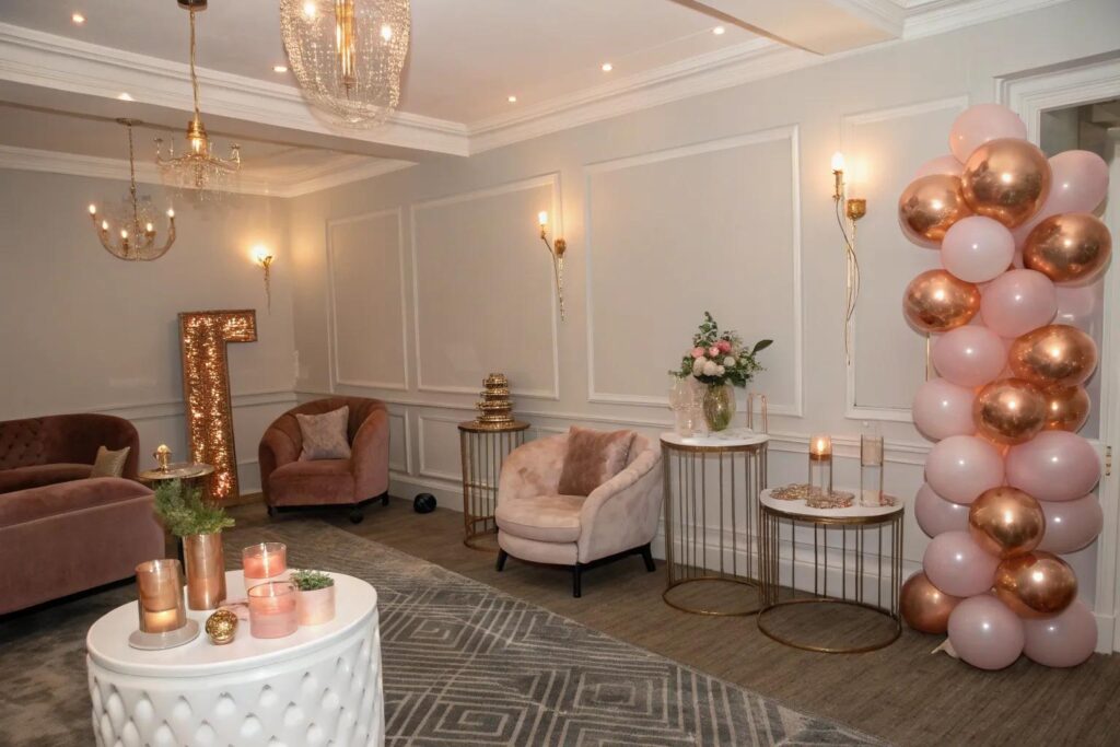 21+ Stunning Rose Gold Room Decor Ideas