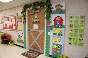 11+ Creative Farm Themed Classroom Door Ideas