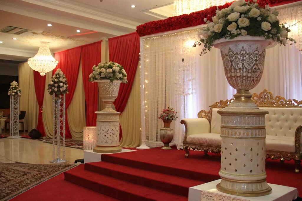 14+ Stunning Red and White Backdrop Ideas